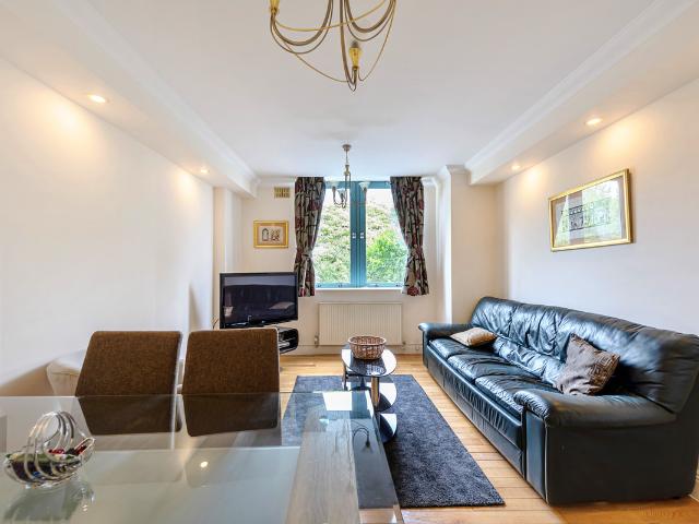 2 bed Flat To Let
