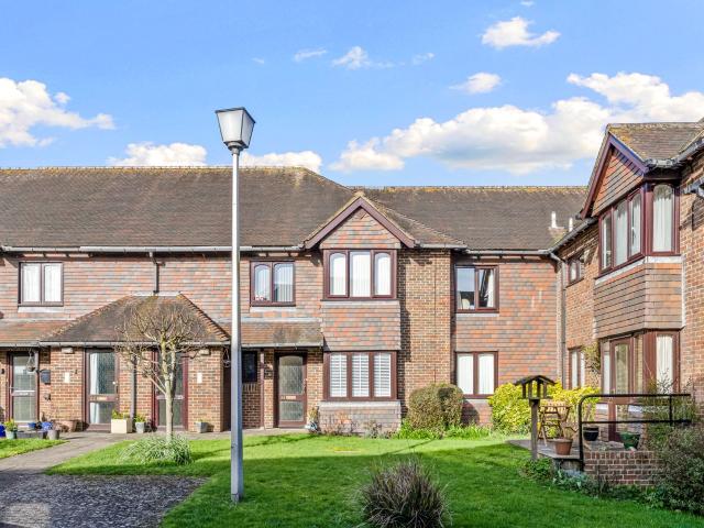 2 Bed Flat To Let