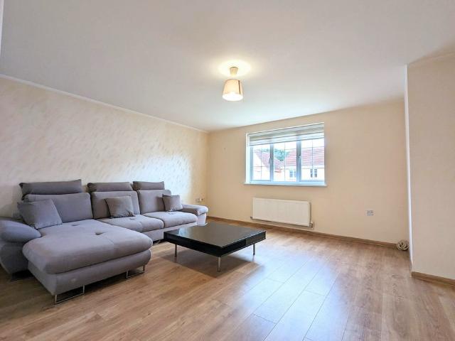 2 bed Flat To Let