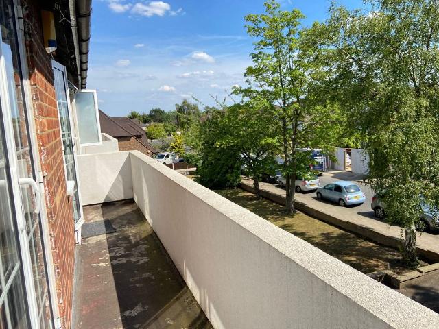 2 bed Flat To Let