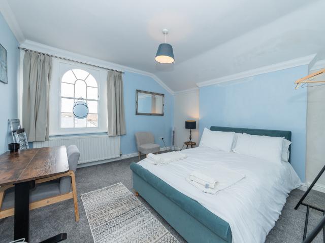2 bed Flat To Let