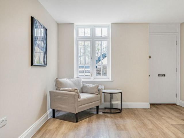 2 bed Flat To Let