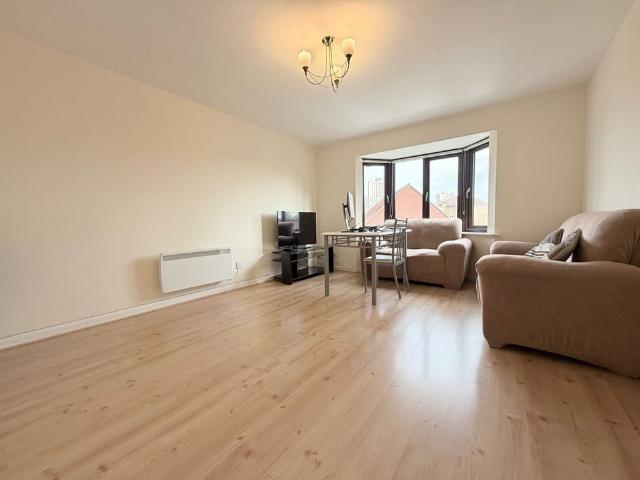 2 bed Flat To Let