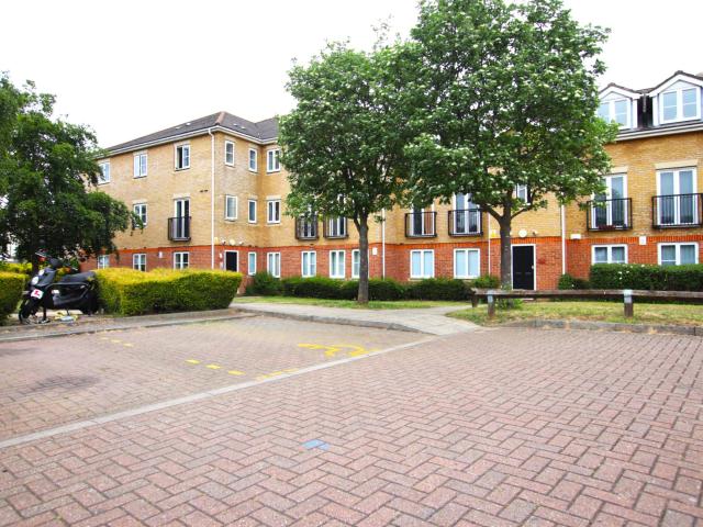 2 bed Flat To Let, Guide Price £1,750 pcm