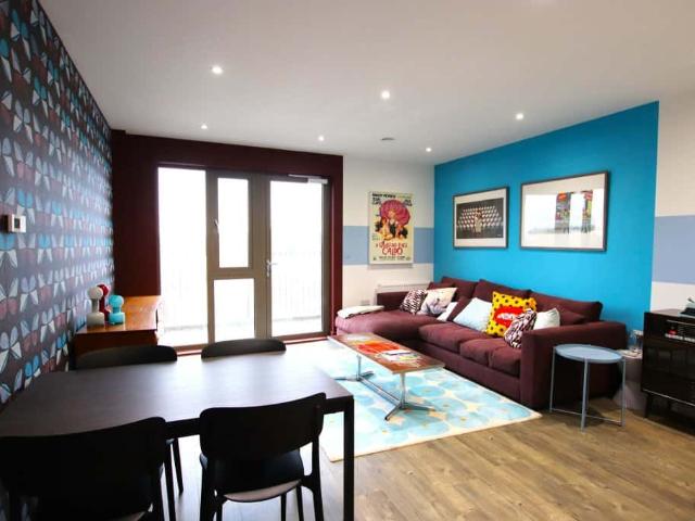 2 bed Flat To Let, Guide Price £1,800 pcm