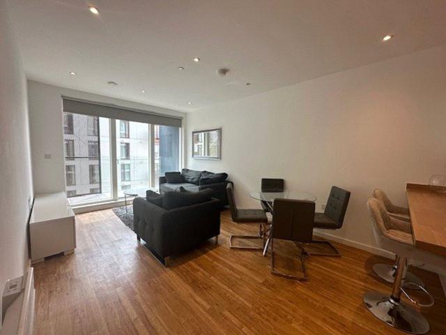 2 bed flat to let in Chatham
