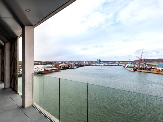 2 bed flat to let in Chatham