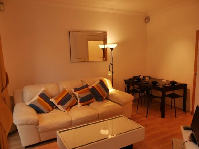 2 bed flat to let in Hatton Place, Luton