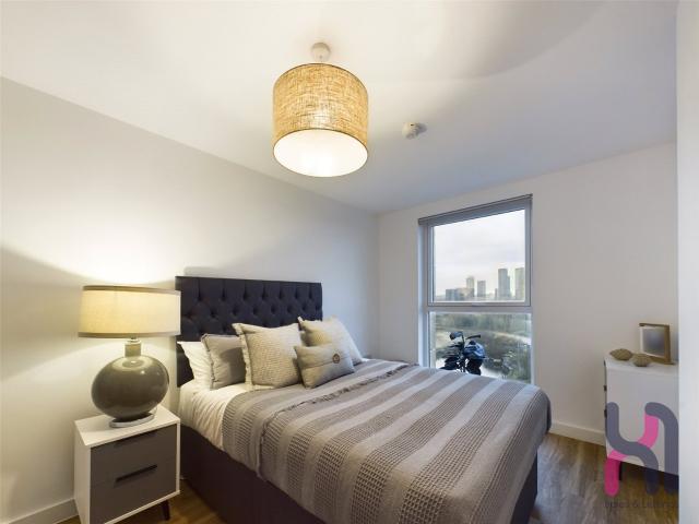 2 bed flat to let in Manchester in Manchester Waters, M16
