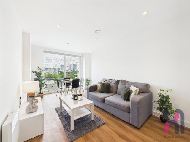 2 bed flat to let in Manchester