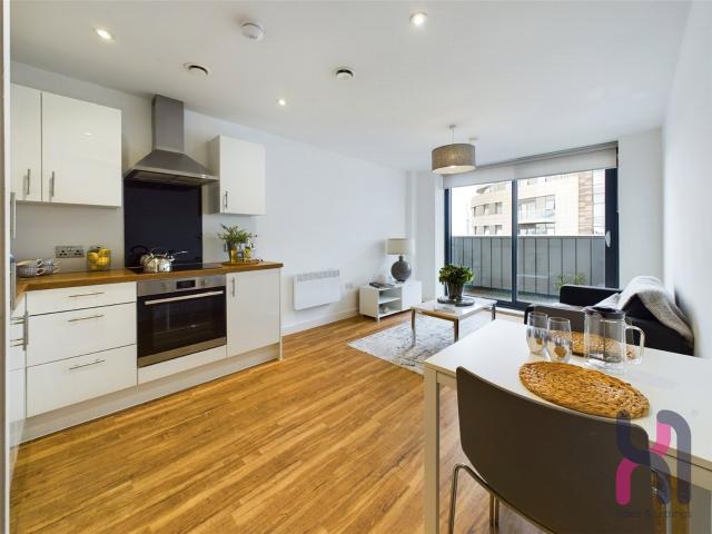 2 bed flat to let in Manchester