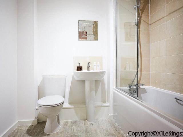 2 bed flat to let in Manchester