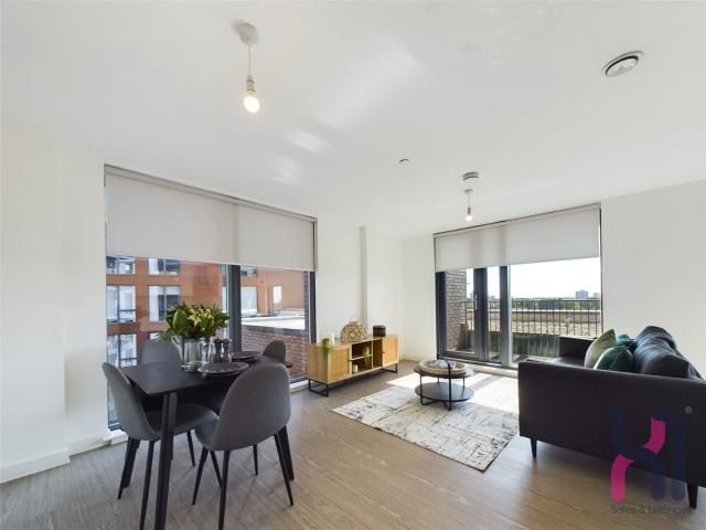 2 bed flat to let in Manchester
