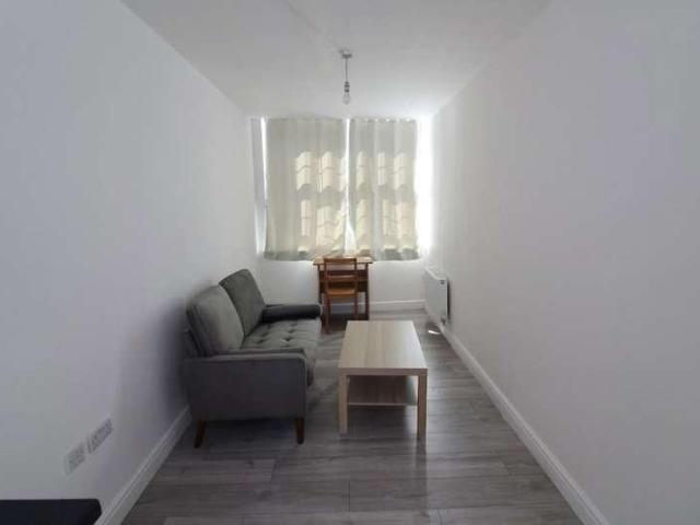 2 bed flat to rent
