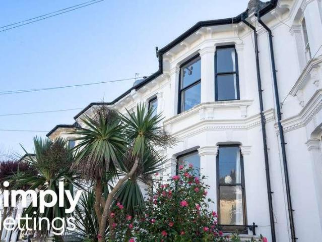 2 bed flat to rent
