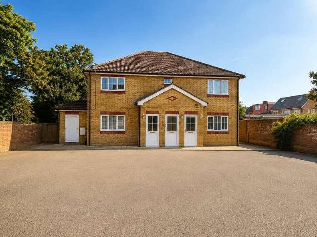 2 bed flat to rent