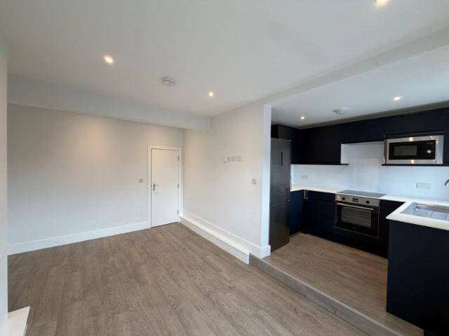 2 bed flat to rent