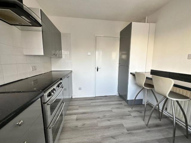 2 bed flat to rent