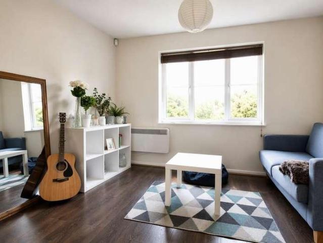 2 bed flat to rent
