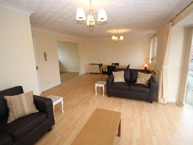 2 bed flat to rent