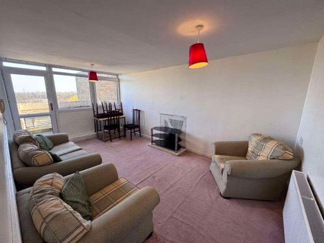 2 bed flat to rent