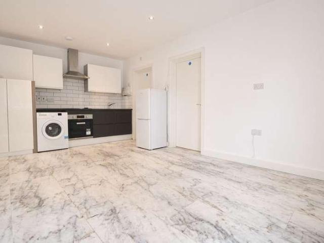 2 bed flat to rent