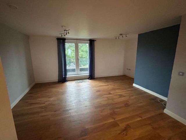 2 bed flat to rent
