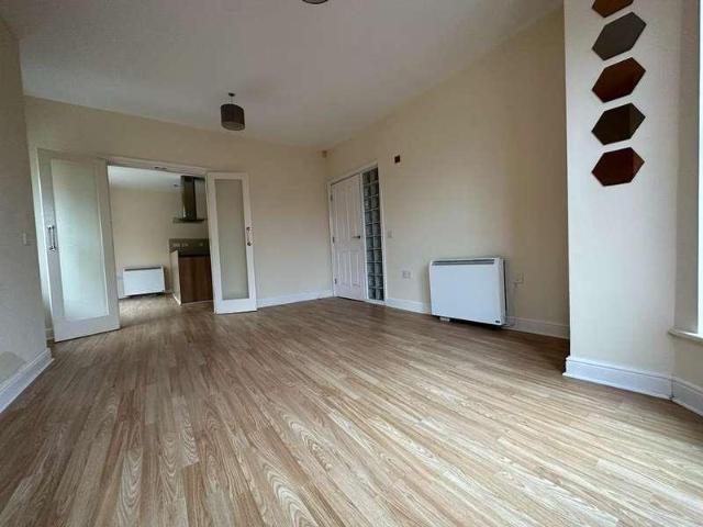 2 bed flat to rent
