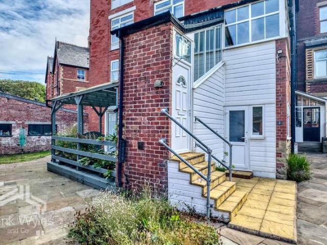 2 bed flat to rent