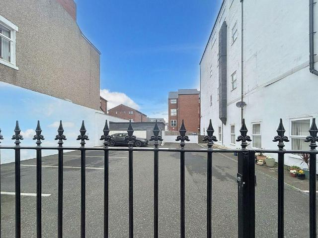 2 bed flat to rent