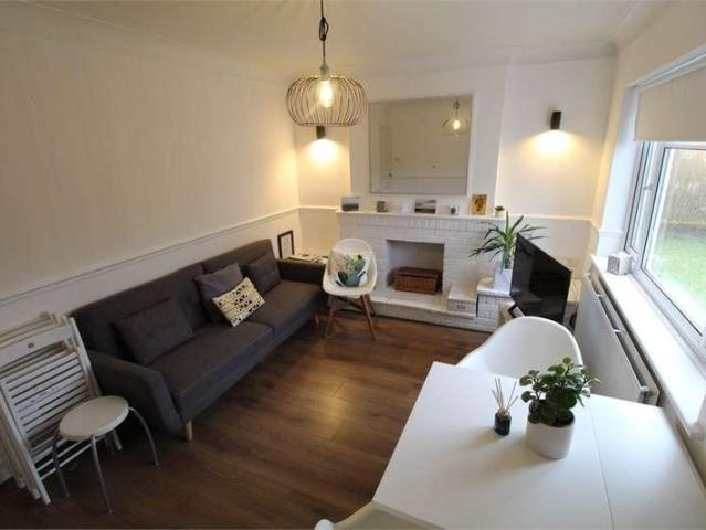 2 bed flat to rent
