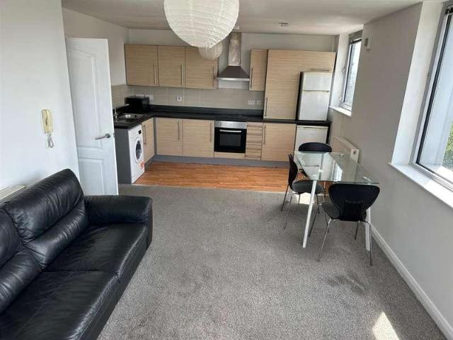 2 bed flat to rent