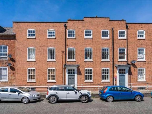 2 bed flat to rent