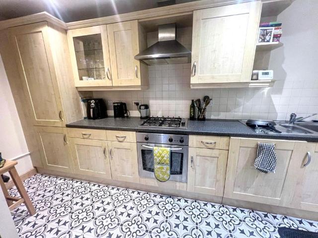 2 bed flat to rent