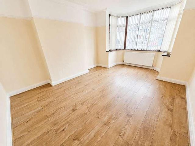 2 bed flat to rent