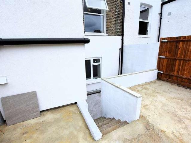2 bed flat to rent