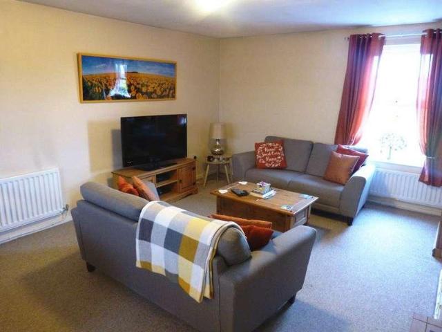 2 bed flat to rent