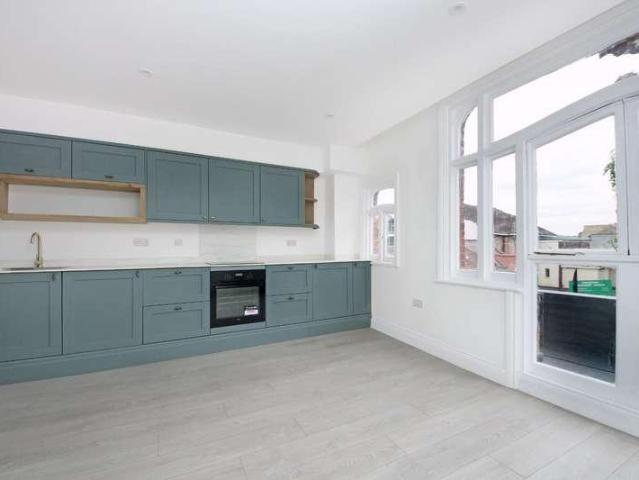 2 bed flat to rent