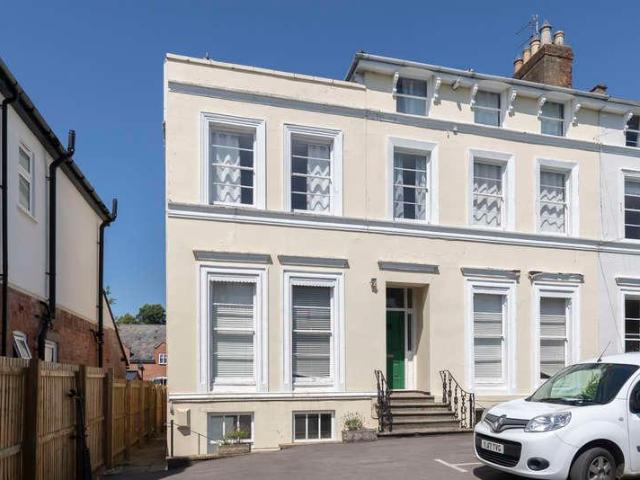 2 bed flat to rent