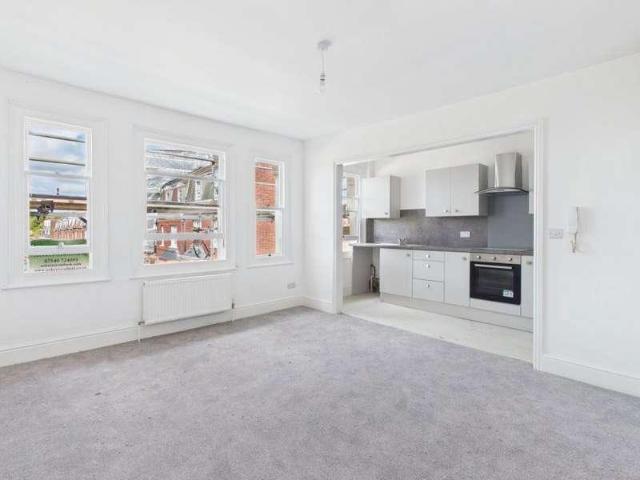 2 bed flat to rent