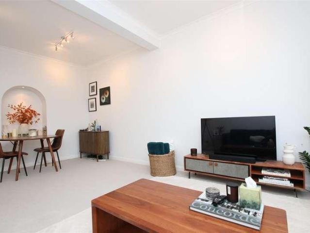 2 bed flat to rent