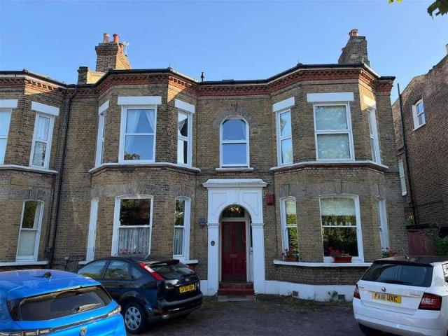 2 bed flat to rent