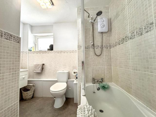 2 bed flat to rent