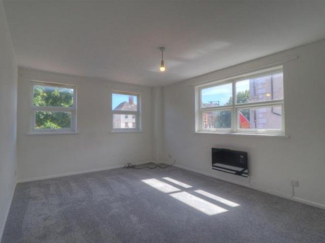 2 BED Flat To rent