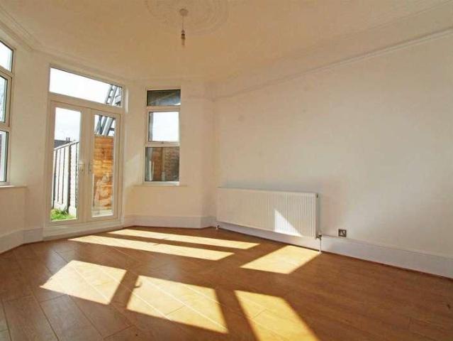 2 bed flat to rent