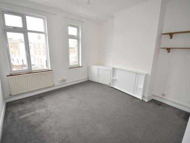 2 bed flat to rent