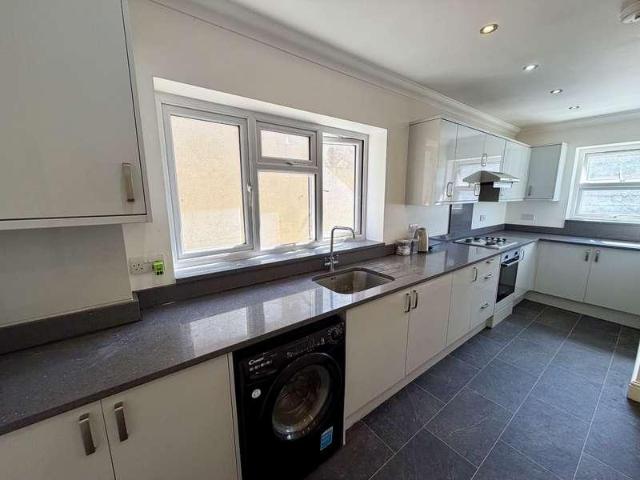 2 bed flat to rent