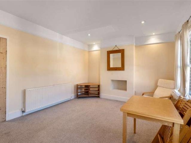 2 bed flat to rent