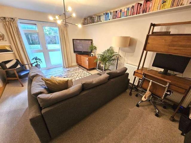 2 bed flat to rent