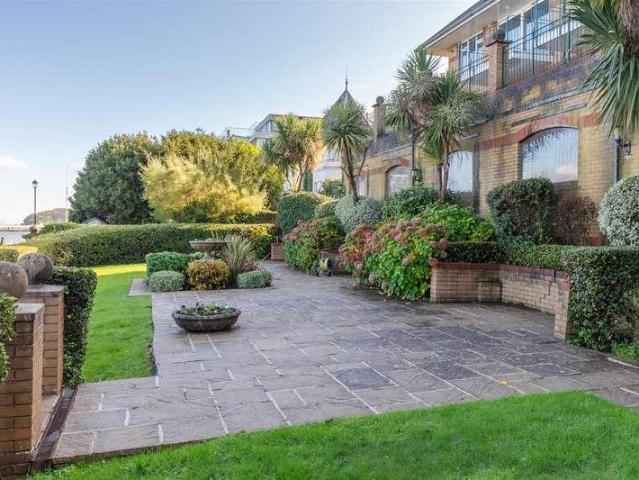 2 bed flat to rent